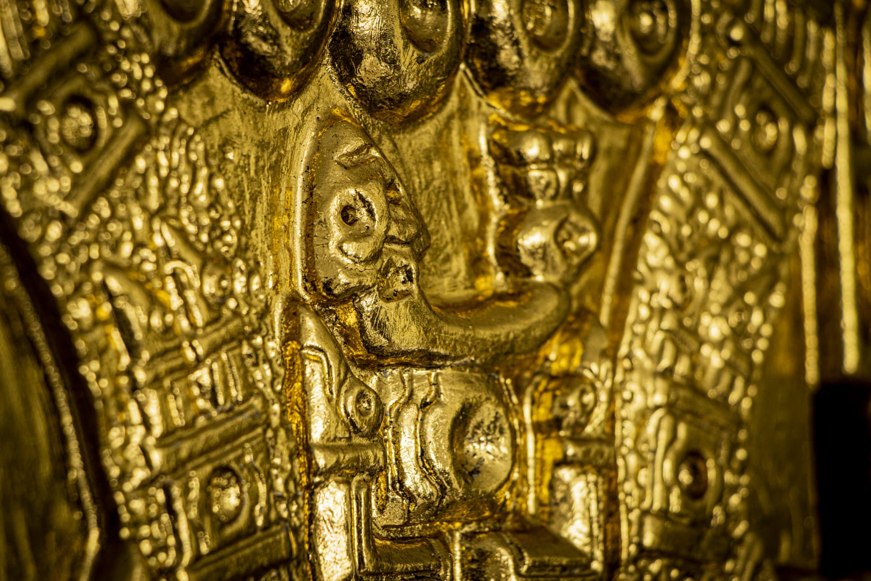 Golden Artefact - Galerie